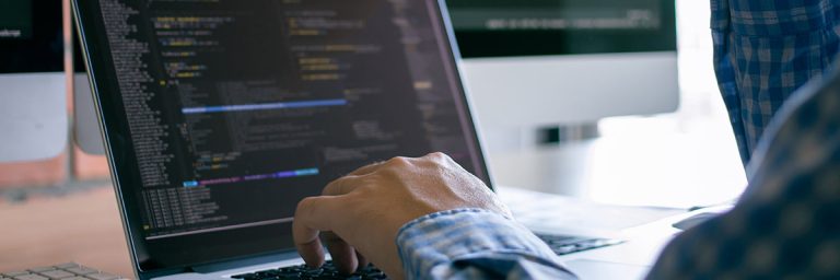 eyecatch_python | IT・プログラミングスクールSAK | AWS,Python,CCNA,CCNP,LPIC,JAVAに強いシステムアーキテクチュアナレッジ サポートも充実